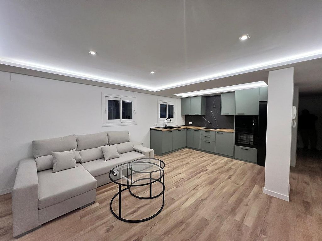 Piso en calle Alberto Fernández, Las Gaviotas, Fuengirola - yaencontre