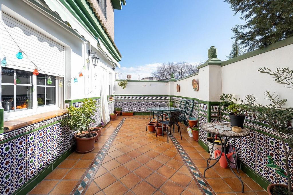 Casa adosada en Peligros · 109772665 - yaencontre