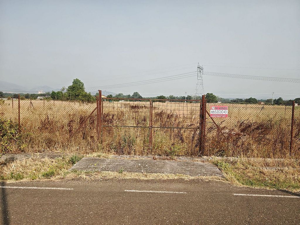 Venta de terreno en Carracedelo · 110196929 - yaencontre