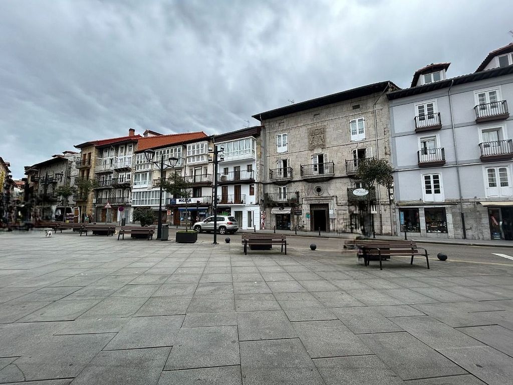 Local en venta en plaza La Constitución, Laredo - yaencontre