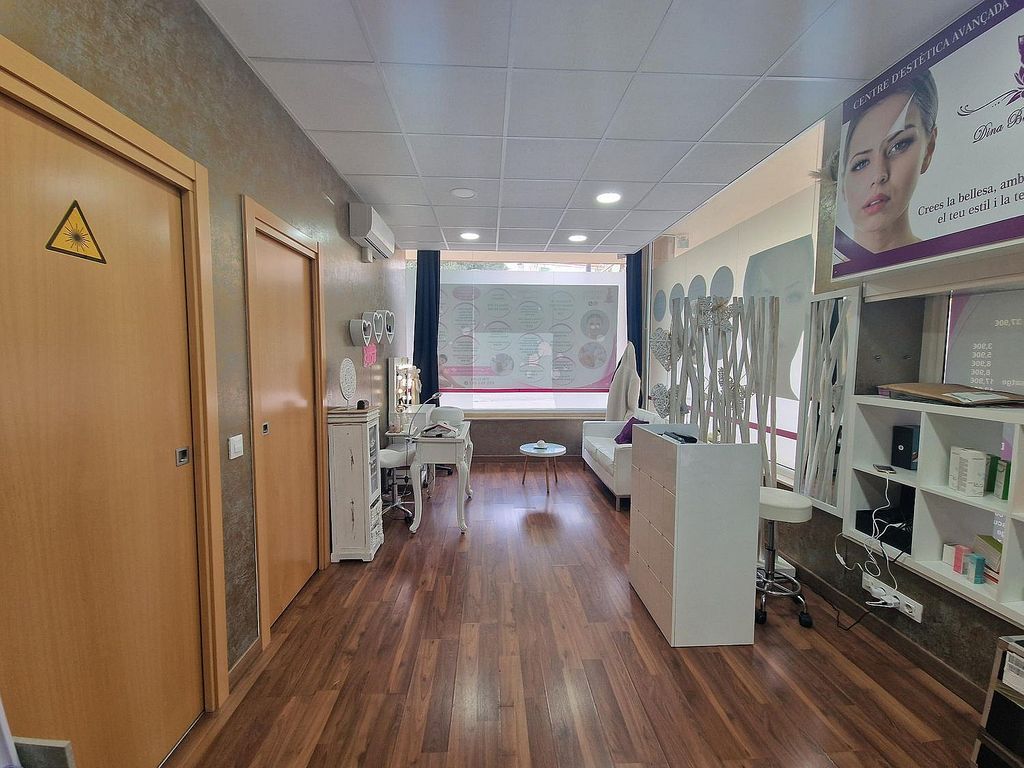 Venta de local en Calella · 110272879 - yaencontre