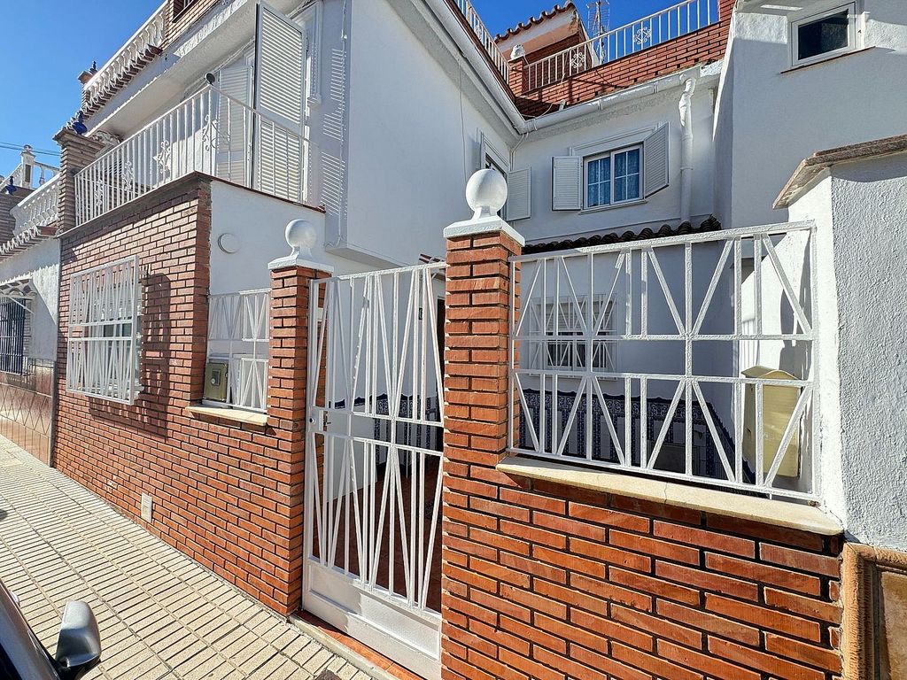 Venta de casa adosada en calle Jaén, Capuchinos, Vélez-Málaga - yaencontre