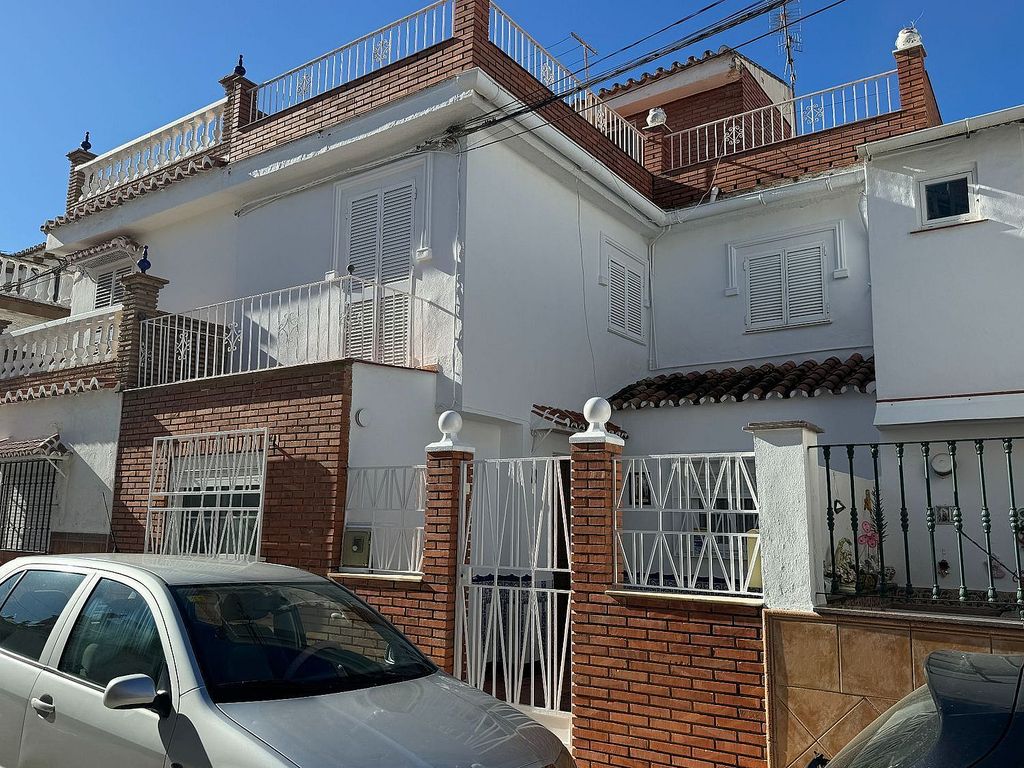 Venta de casa adosada en calle Jaén, Capuchinos, Vélez-Málaga - yaencontre