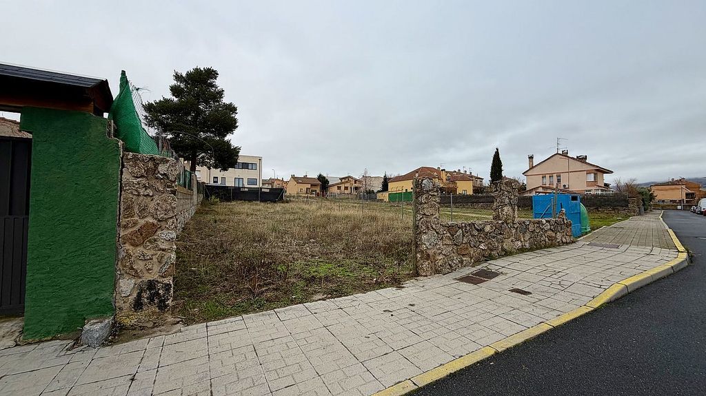 Venta de terreno en San Cristóbal de Segovia · 110081241 - yaencontre