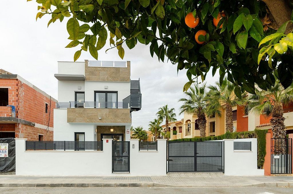 Chalet en venta en La Siesta - El Salado - Torreta, Torrevieja ...